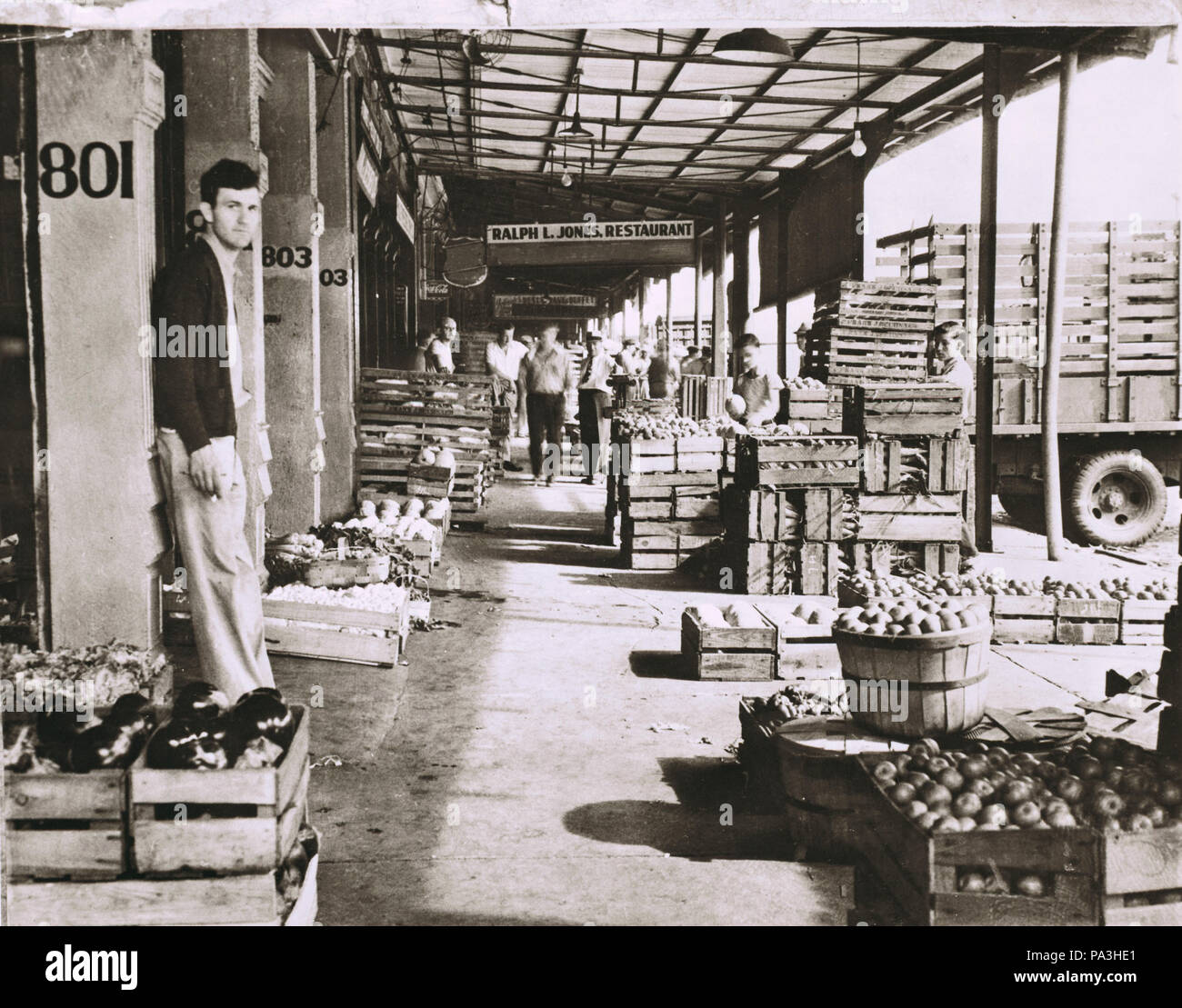 Commission row hi-res stock photography and images - Alamy