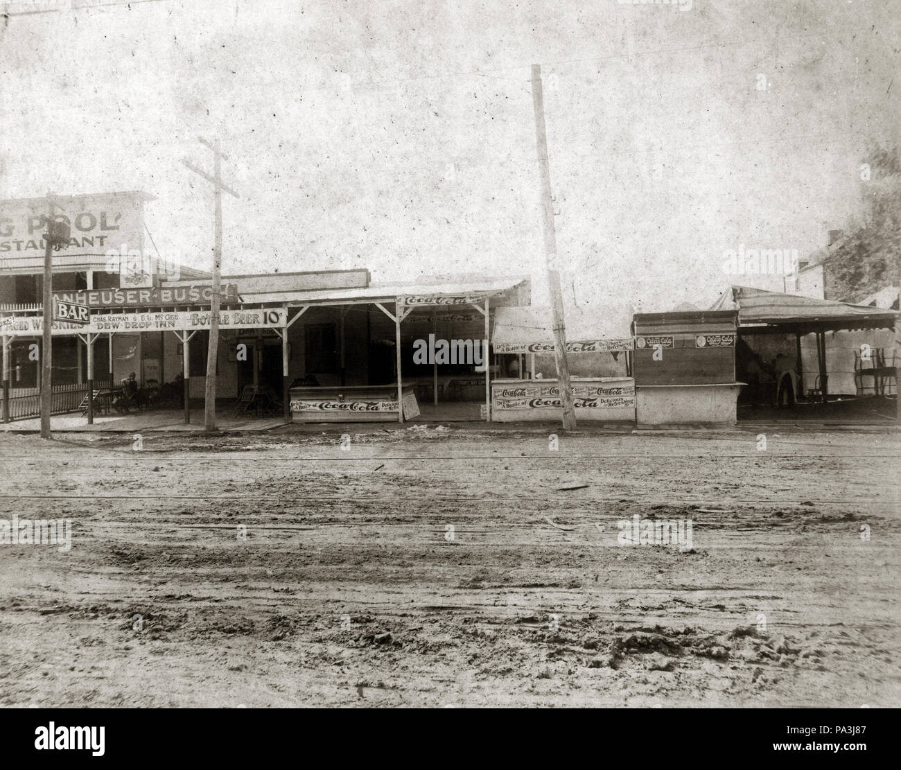 Food stands hi-res stock photography and images - Alamy