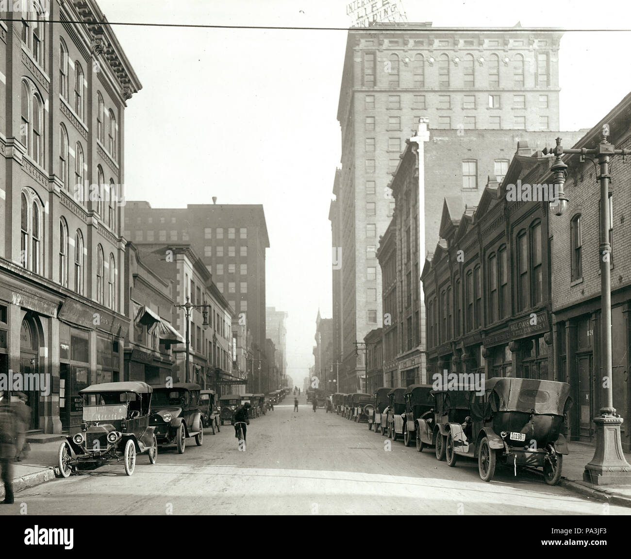 Chestnut street hi-res stock photography and images - Alamy