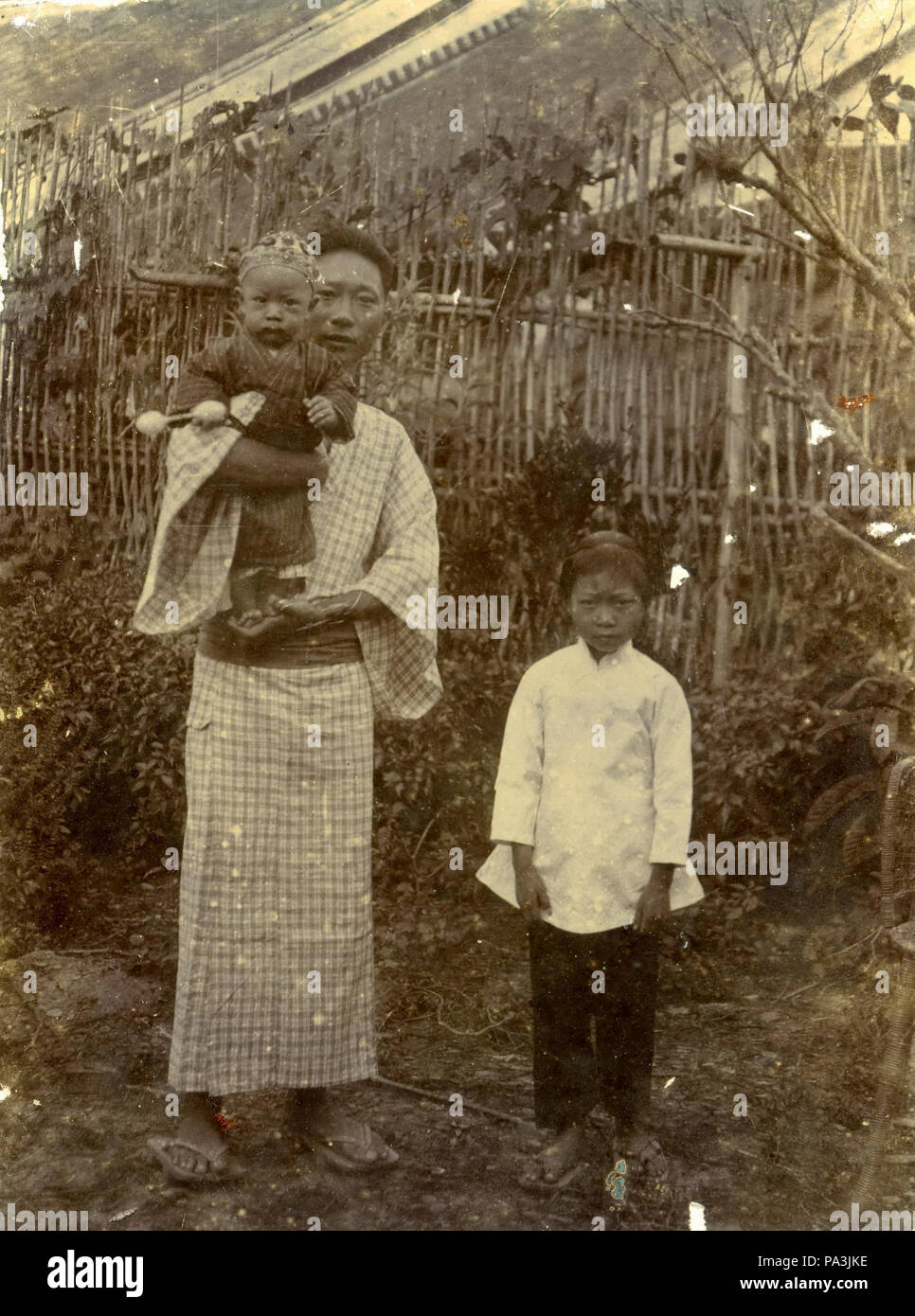 139 Jiang Zhen-xiang holding Jiang Hong-kai Stock Photo - Alamy