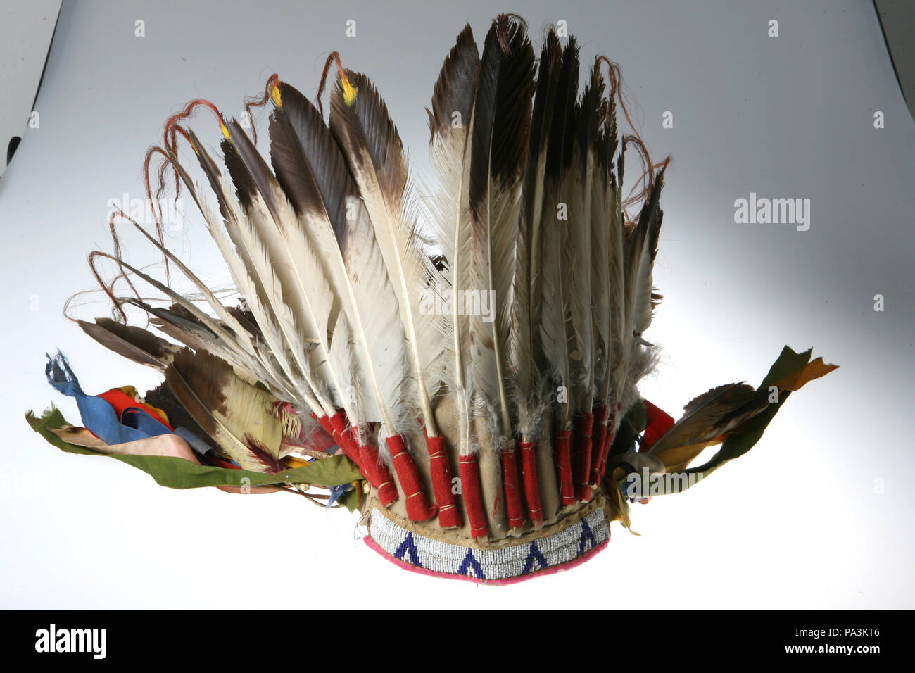 War bonnet hi-res stock photography and images - Alamy