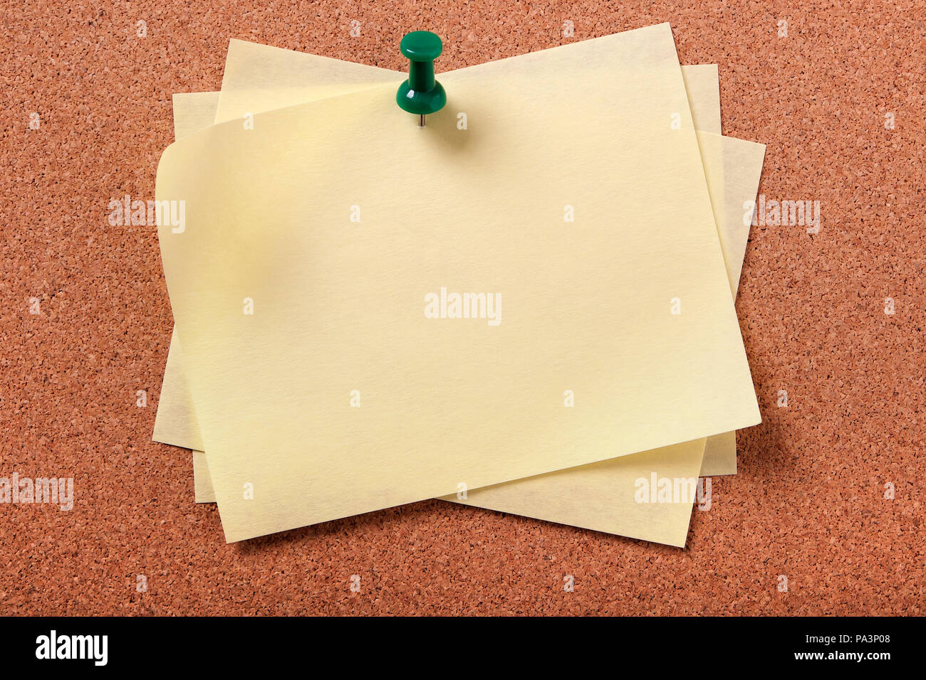 Blank notice pinned board hi-res stock photography and images - Alamy