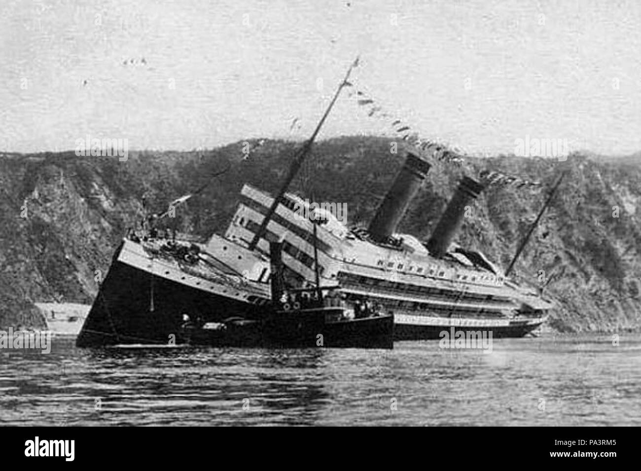 Sinking ocean Black and White Stock Photos & Images - Alamy