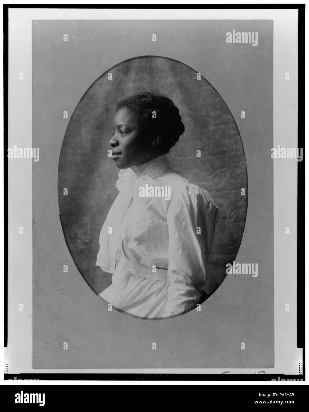 Left profile hi-res stock photography and images - Alamy