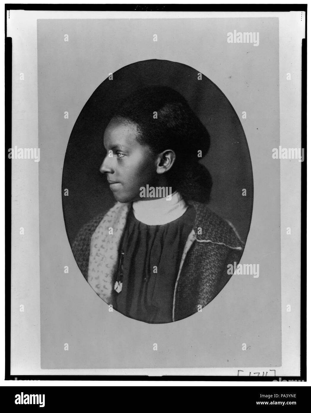 Left profile hi-res stock photography and images - Alamy