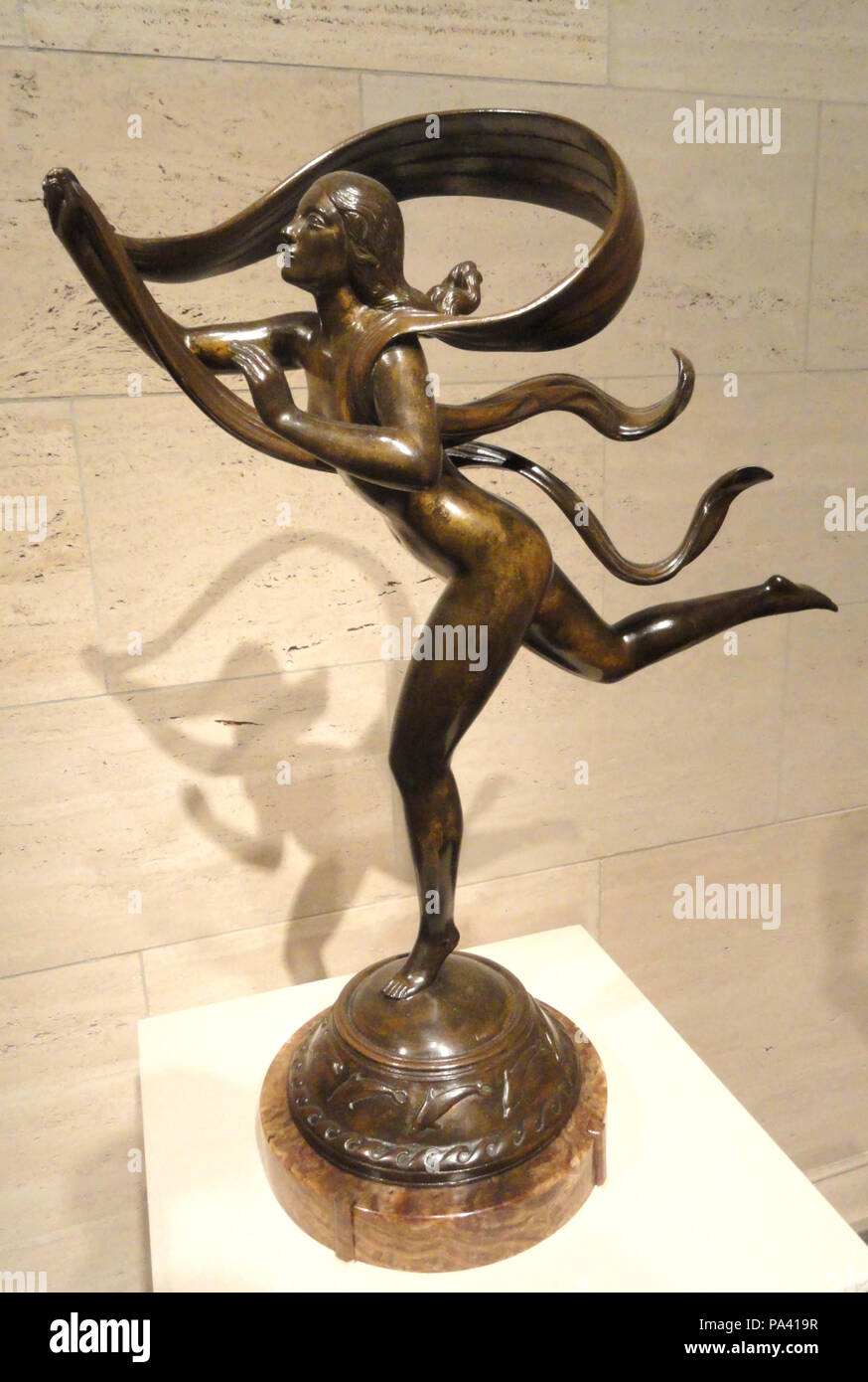 Paul manship atalanta hi-res stock photography and images - Alamy