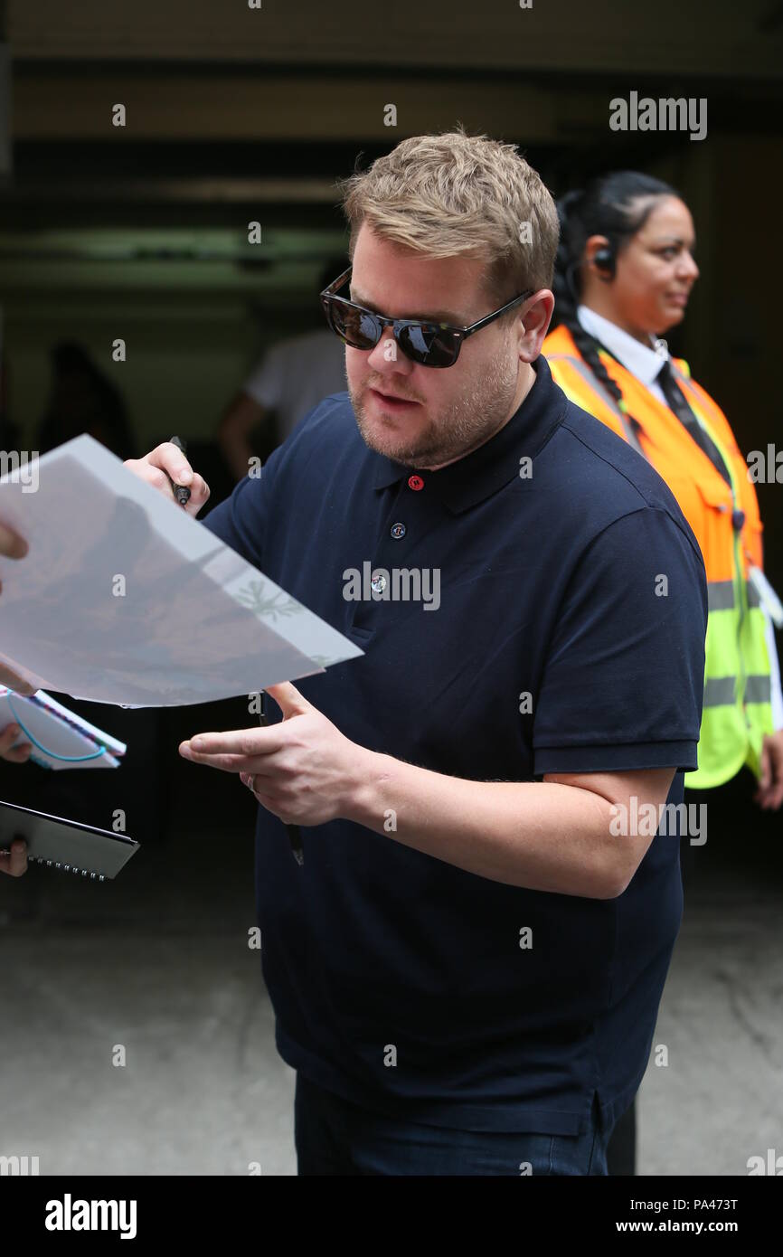 James cordon show hi-res stock photography and images - Alamy