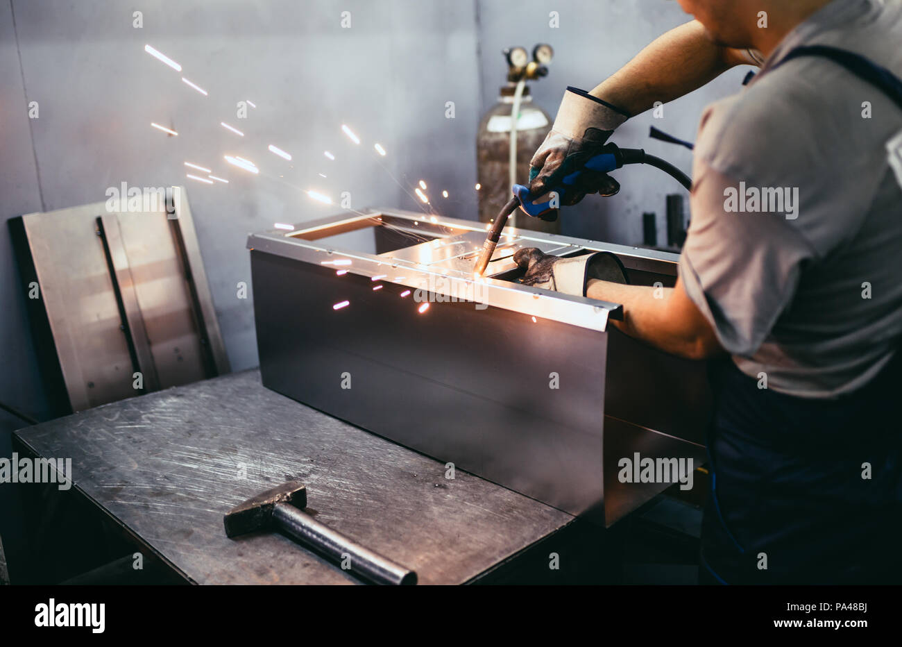 Hand welding hi-res stock photography and images - Alamy