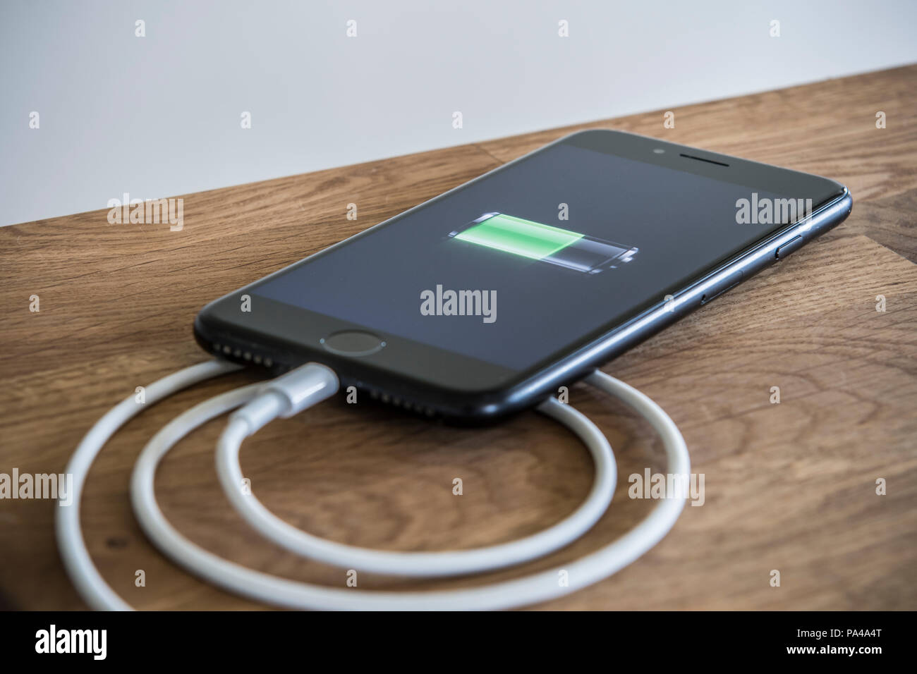 Phone charging hi-res stock photography and images - Alamy