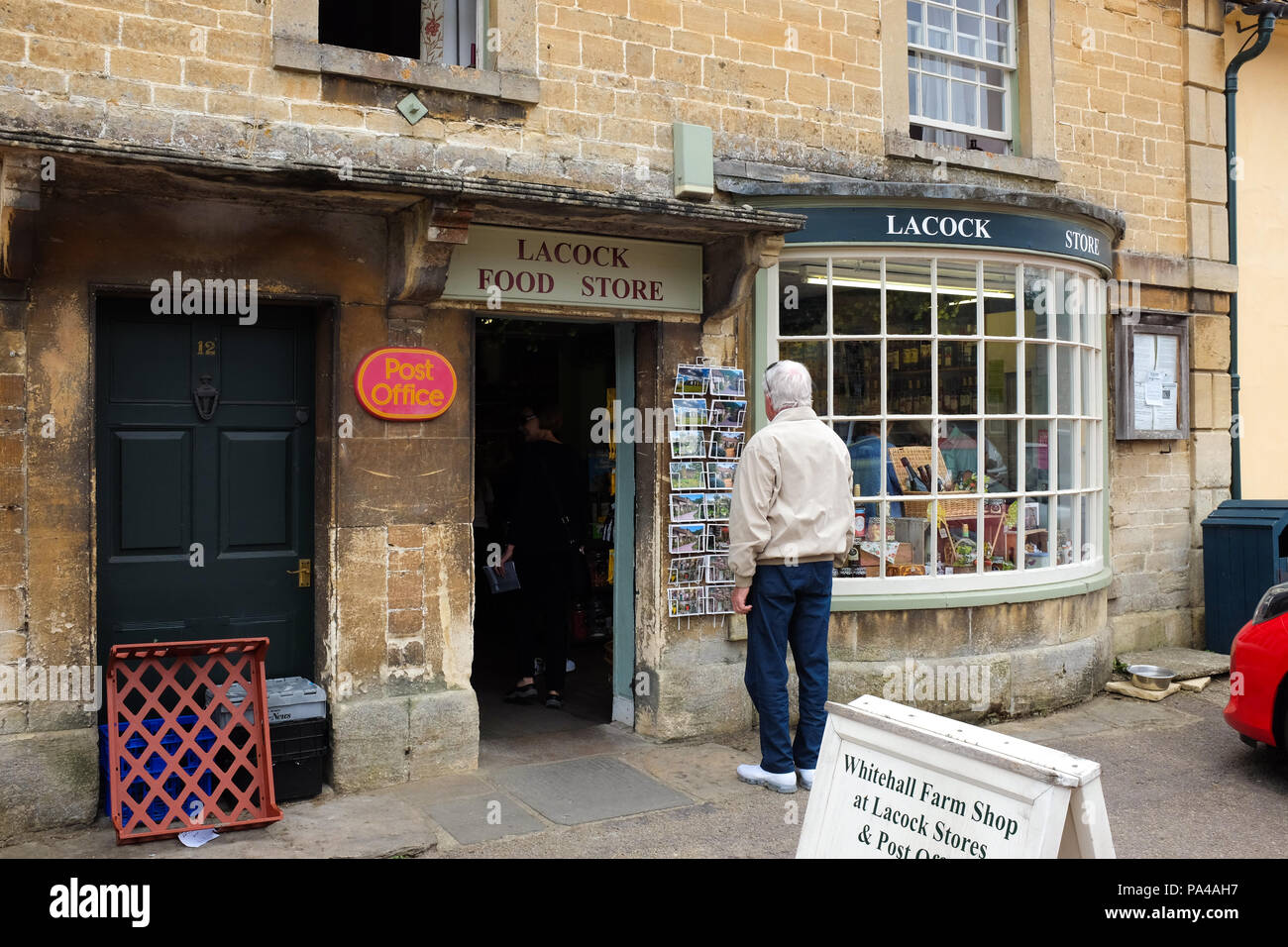 Small village england hi-res stock photography and images - Alamy