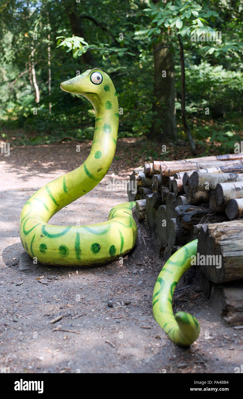 Sculpture of big snake hi-res stock photography and images - Alamy