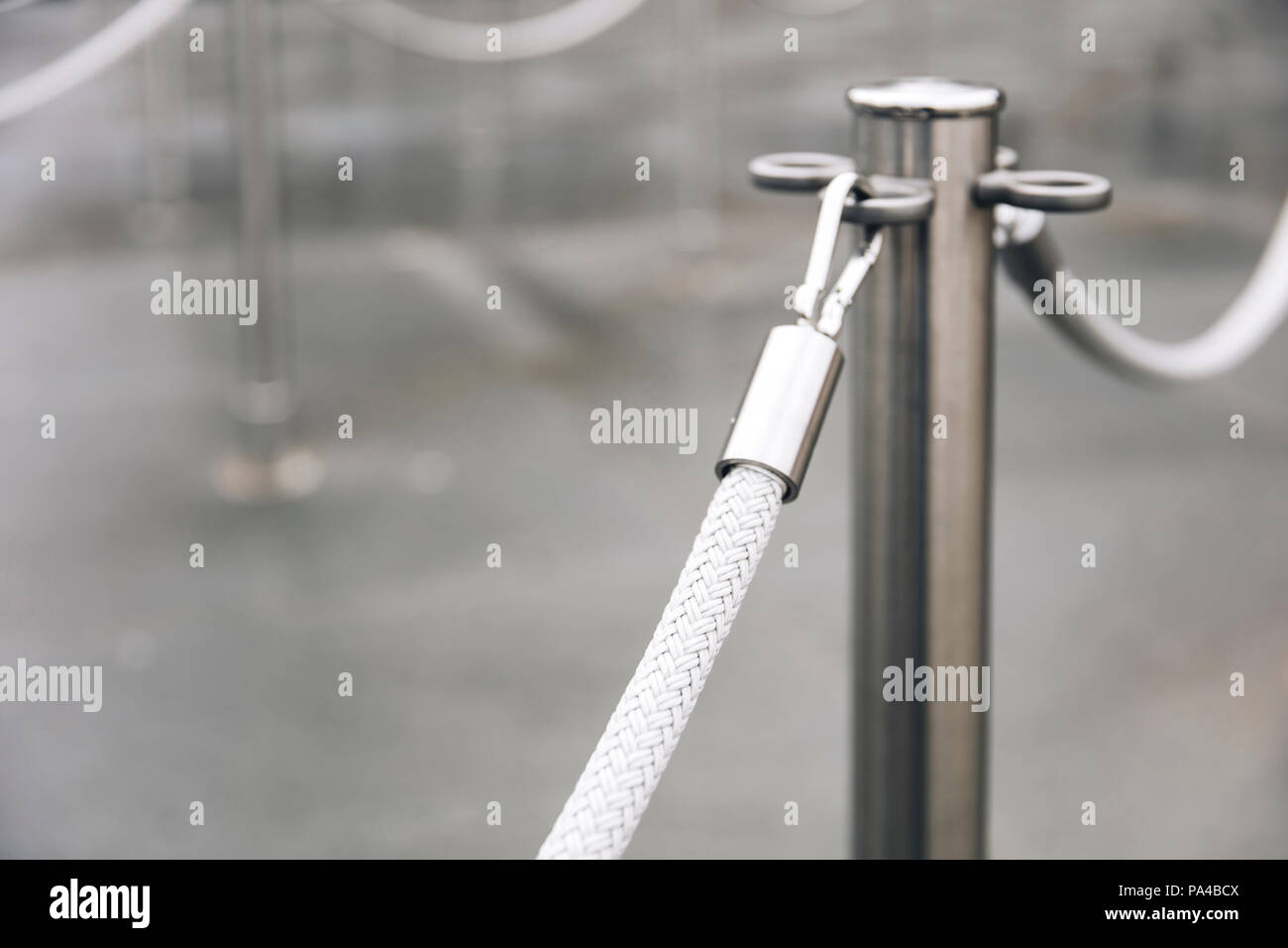 Rope barriers hi-res stock photography and images - Alamy