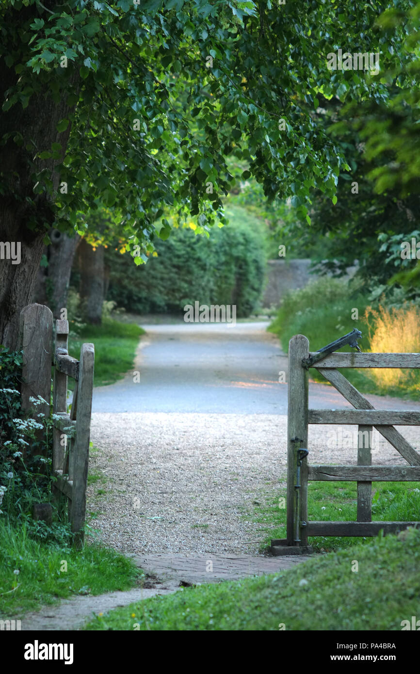 Village gate hi-res stock photography and images - Alamy