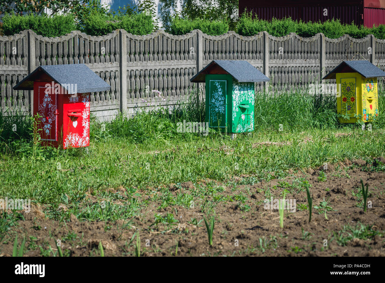 Local bee hive hi-res stock photography and images - Alamy