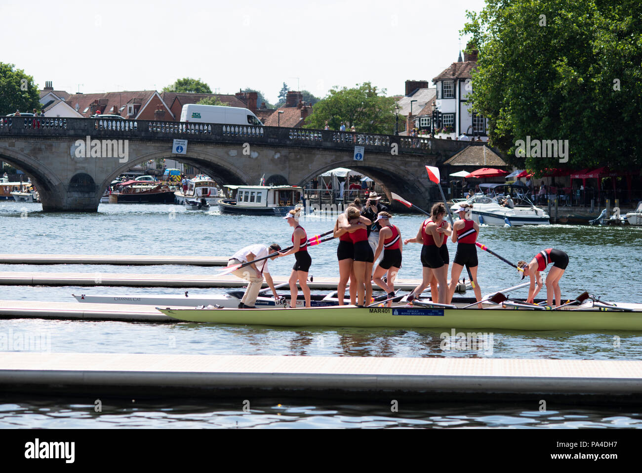 Henley regatta pontoon hi-res stock photography and images - Alamy