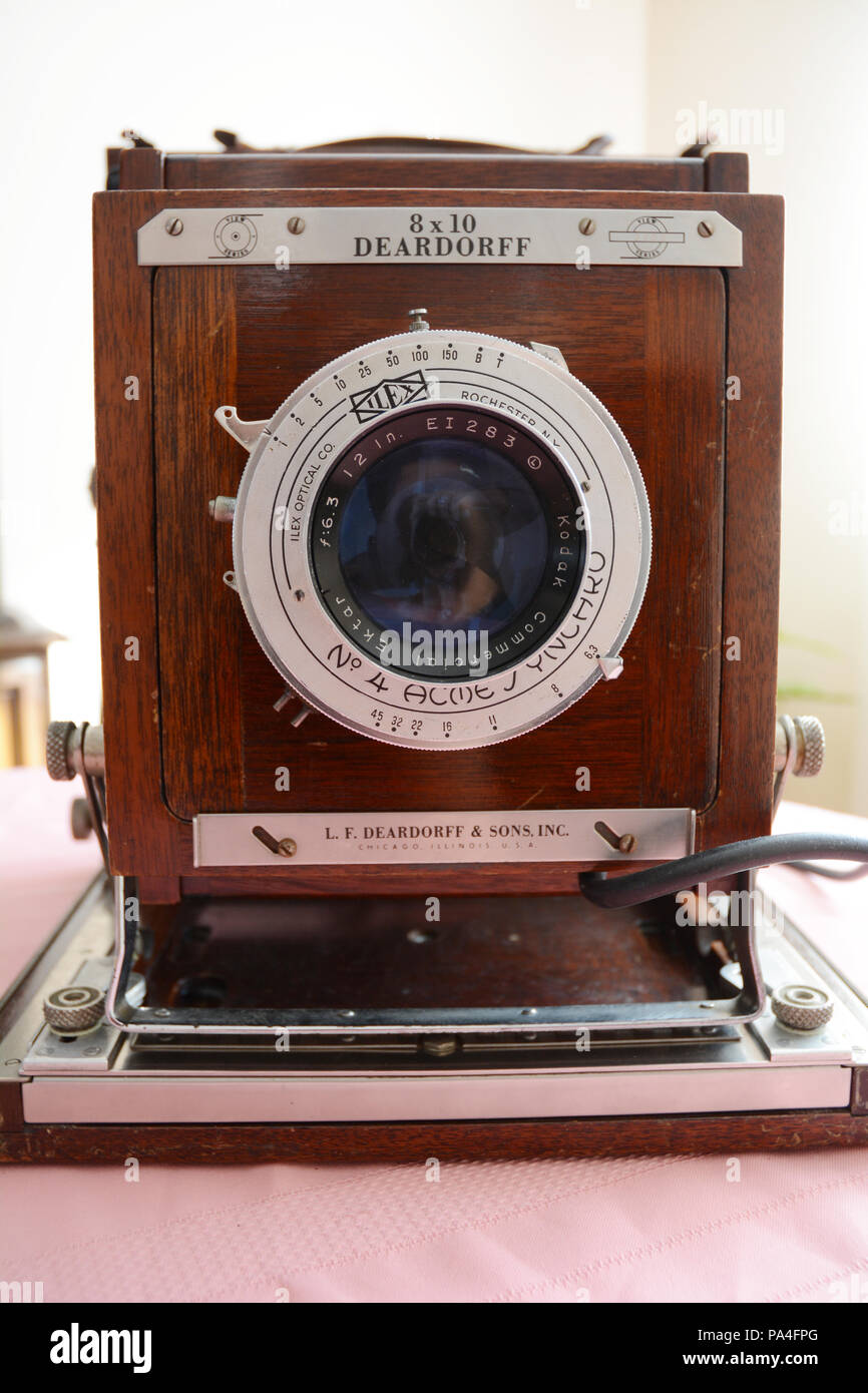 The front of a foldable large format Deardorff antique 8x10 analog ...