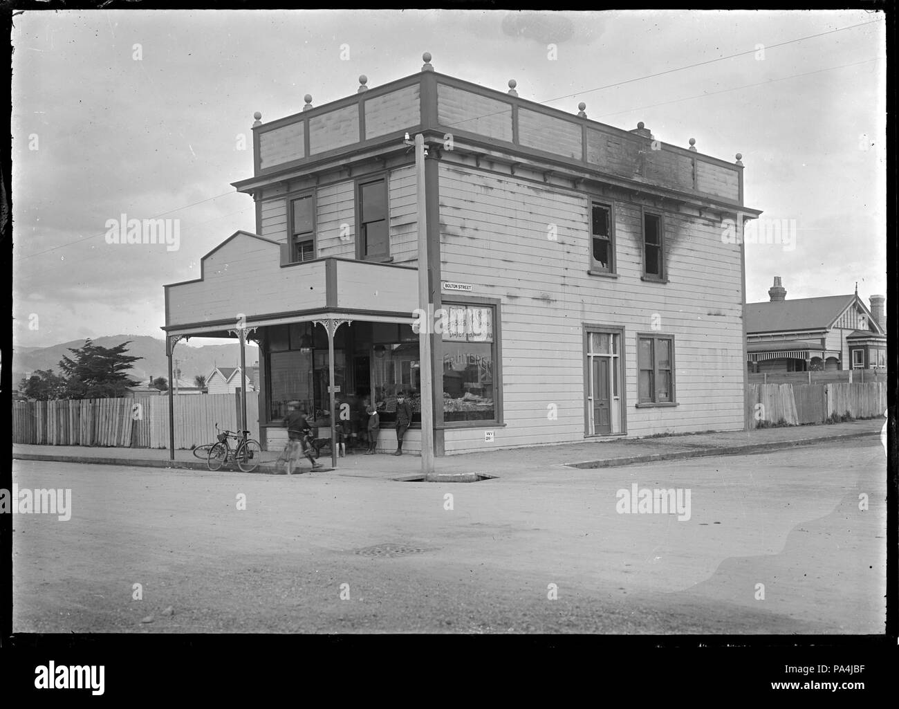 Fire damaged building hi-res stock photography and images - Alamy