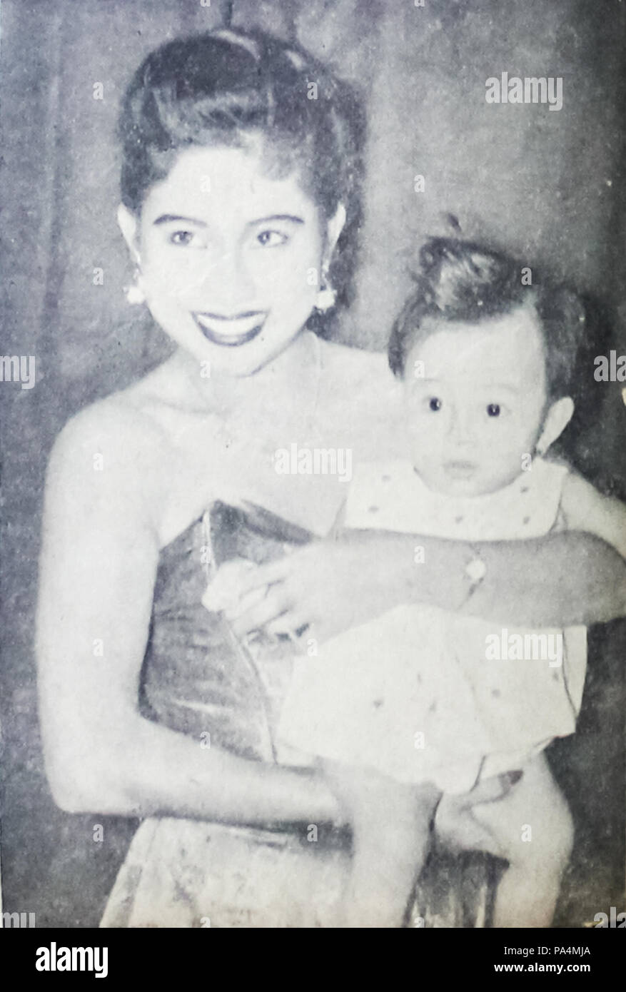 74 Ellya Rosa and her child Film Varia Jan 1956 p24 Stock Photo - Alamy