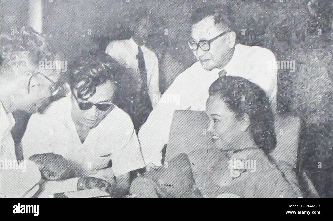 182 Netty Herawaty in Singapore Dunia Film 1 Jun 1954 p7 Stock Photo - Alamy