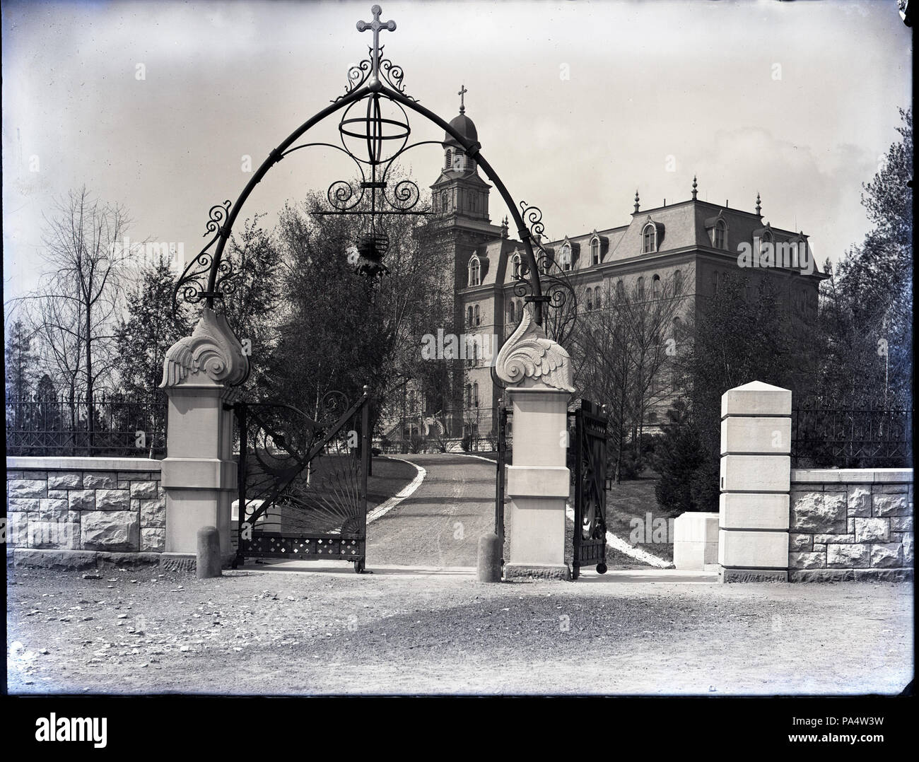 622 Entrance gates at Maryville, located at the corner of Meramec ...