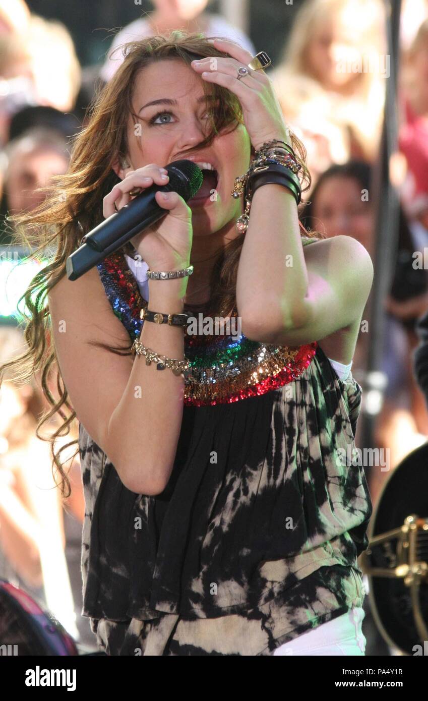 Miley cyrus 2008 photo hi-res stock photography and images - Alamy
