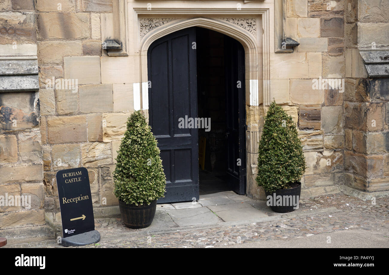 Entrance durham castle hi-res stock photography and images - Alamy