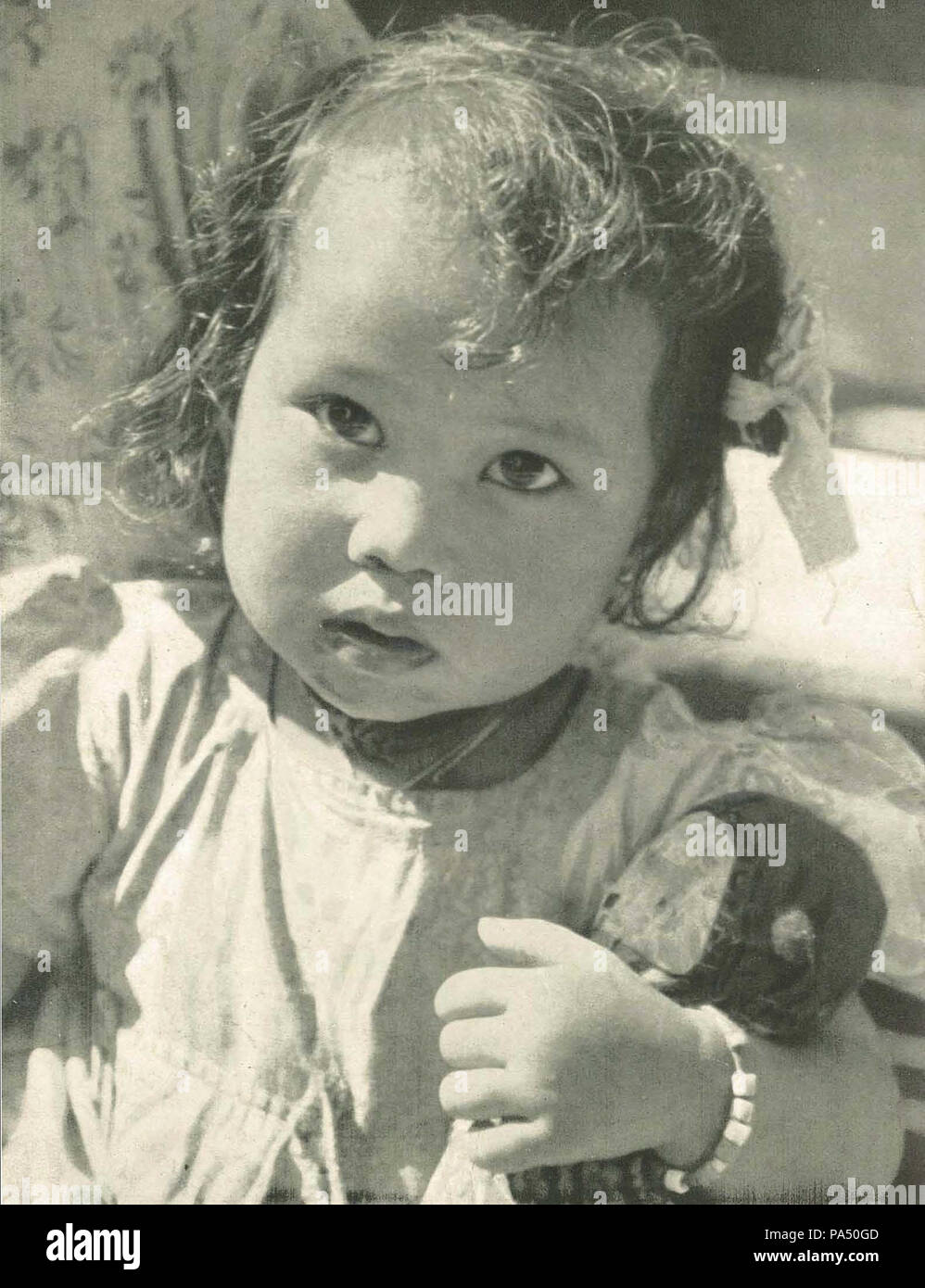 159 Little girl from Priangan, Wanita di Indonesia p30 (Charles Breyer ...
