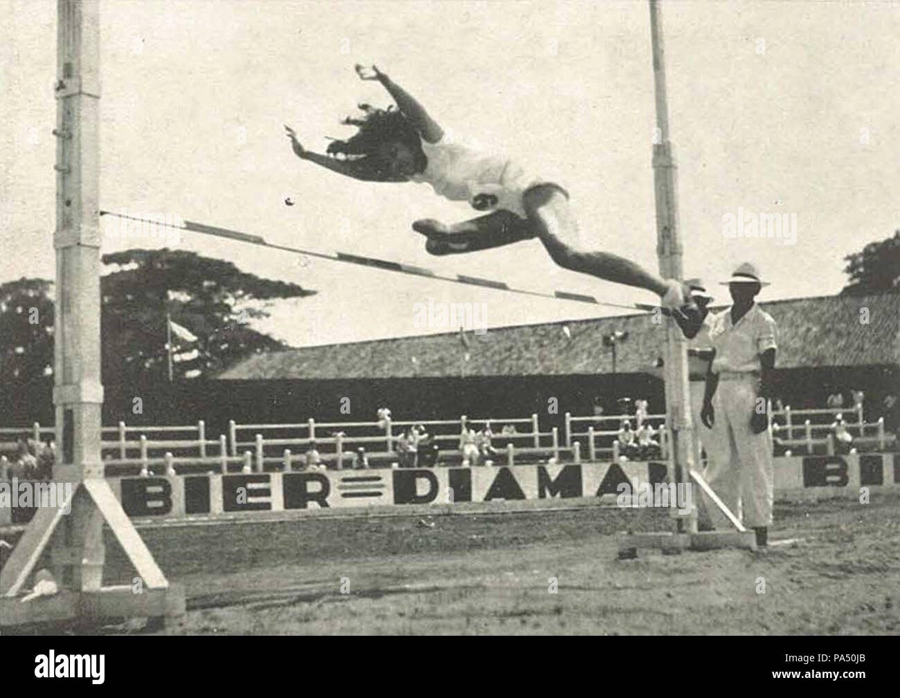 Woman doing high jump hi-res stock photography and images - Alamy