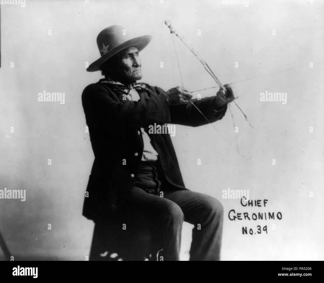 Apache indian geronimo hi-res stock photography and images - Alamy