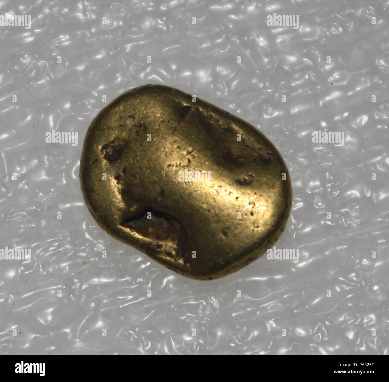 Gold pieces hi-res stock photography and images - Alamy