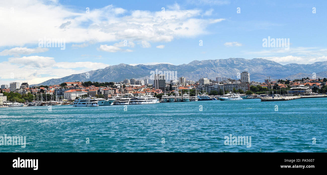 Split area beach hi-res stock photography and images - Alamy