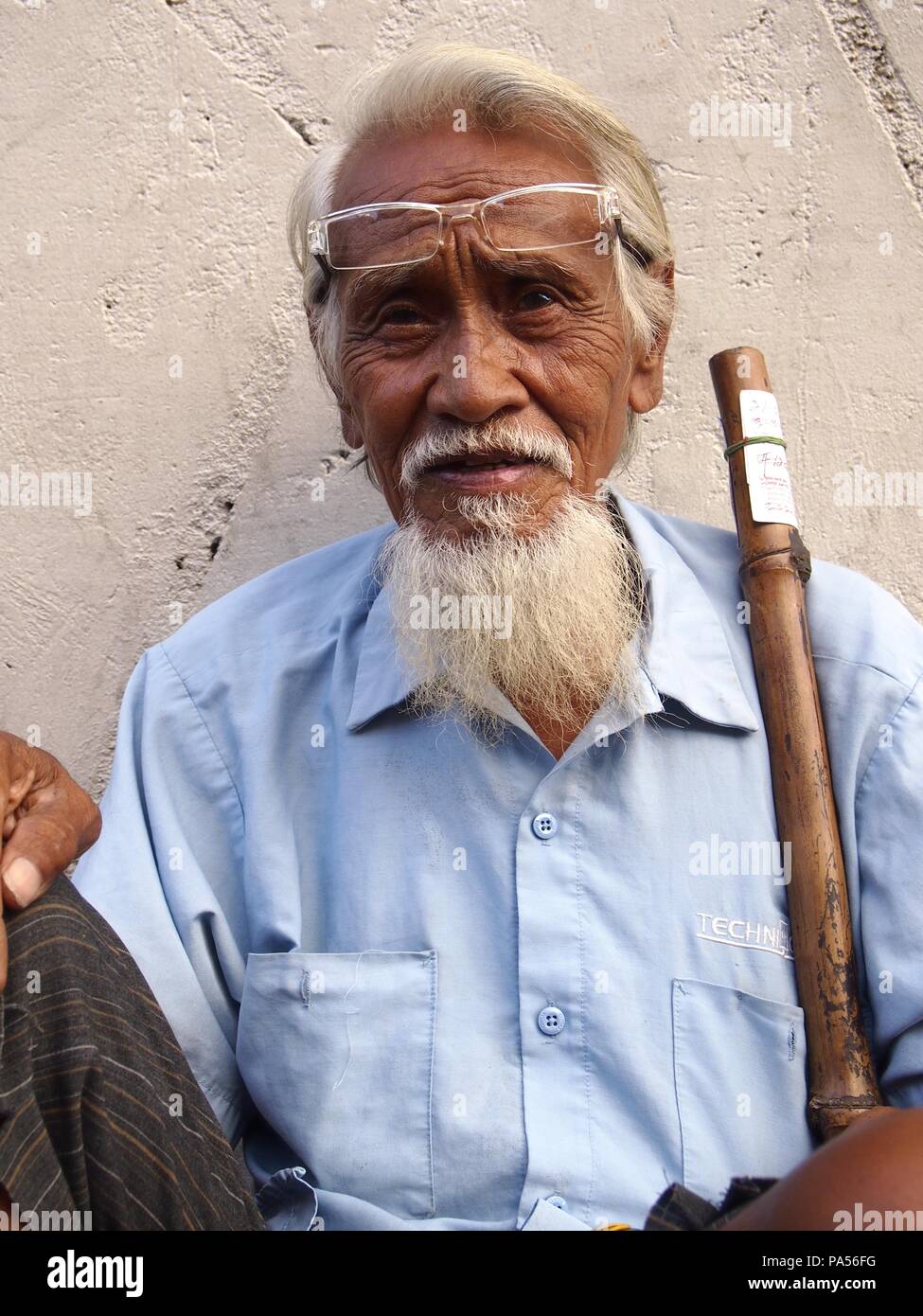 Old poor filipino man hi-res stock photography and images - Alamy