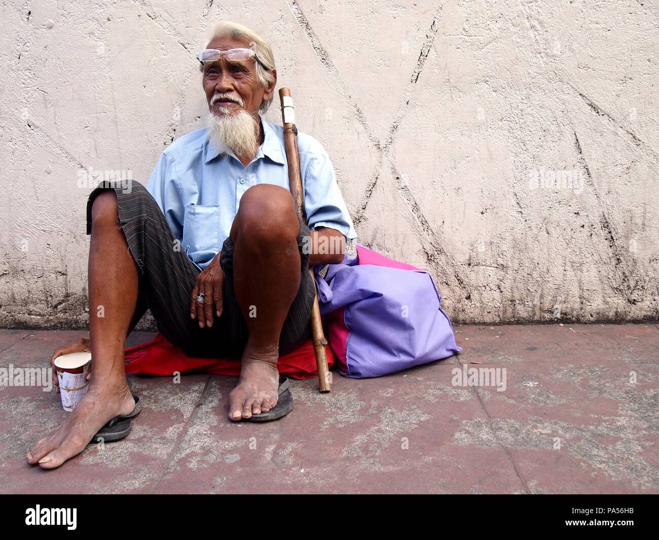 Old poor filipino man hi-res stock photography and images - Alamy