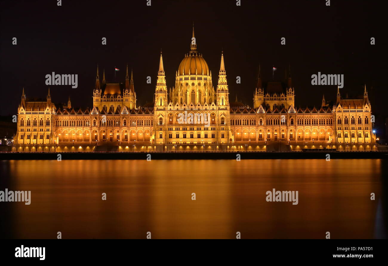 Architecture symbol hungary parlaiment hi-res stock photography and ...