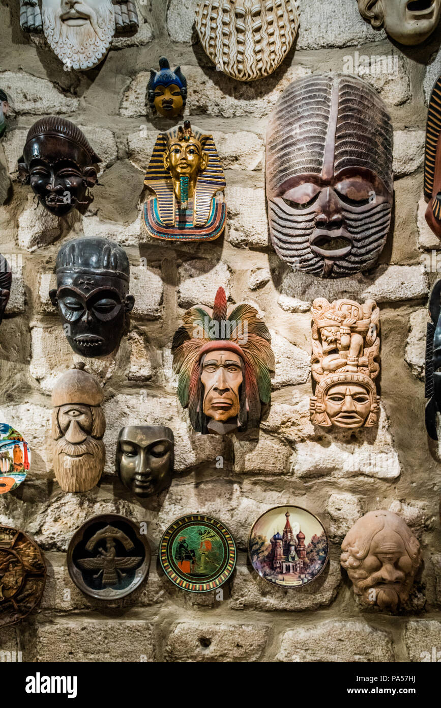 African masks flea market hi-res stock photography and images - Alamy