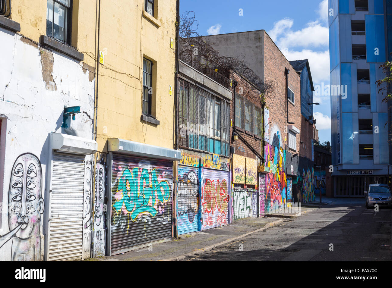 Houses alley liverpool hi-res stock photography and images - Alamy
