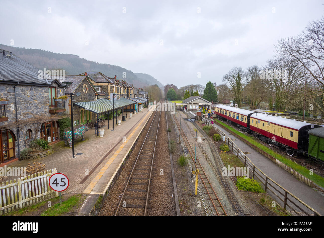 Welsh train station hi-res stock photography and images - Alamy