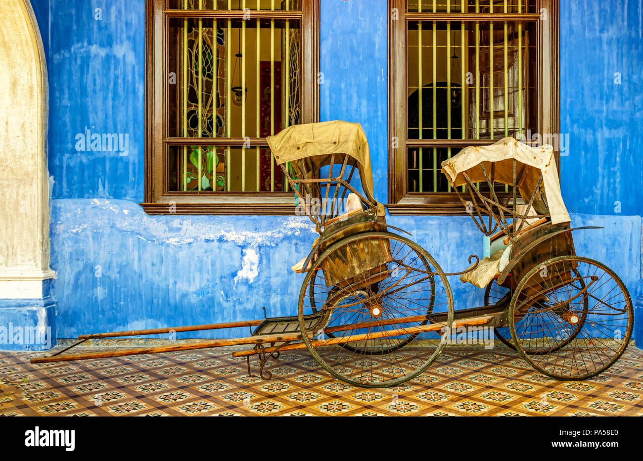 Chinese rickshaw hi-res stock photography and images - Alamy