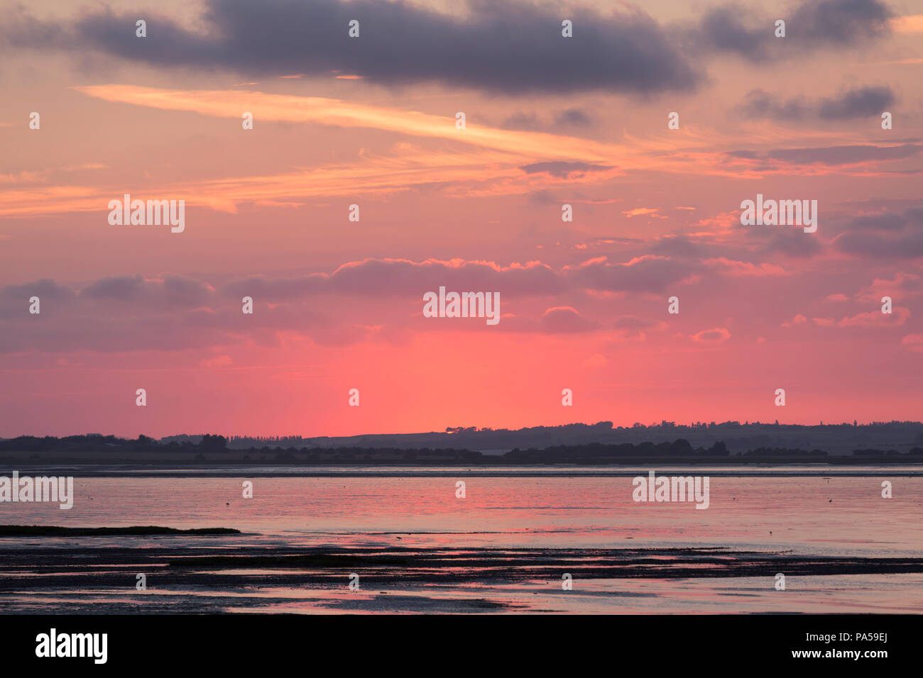 Estuary pink sunset hi-res stock photography and images - Alamy