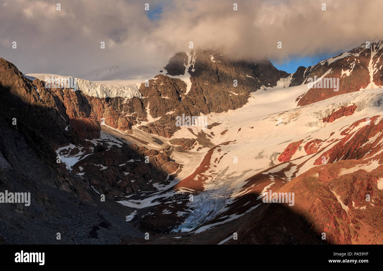 Vedretta di Vallelunga at golden evening light Stock Photo - Alamy