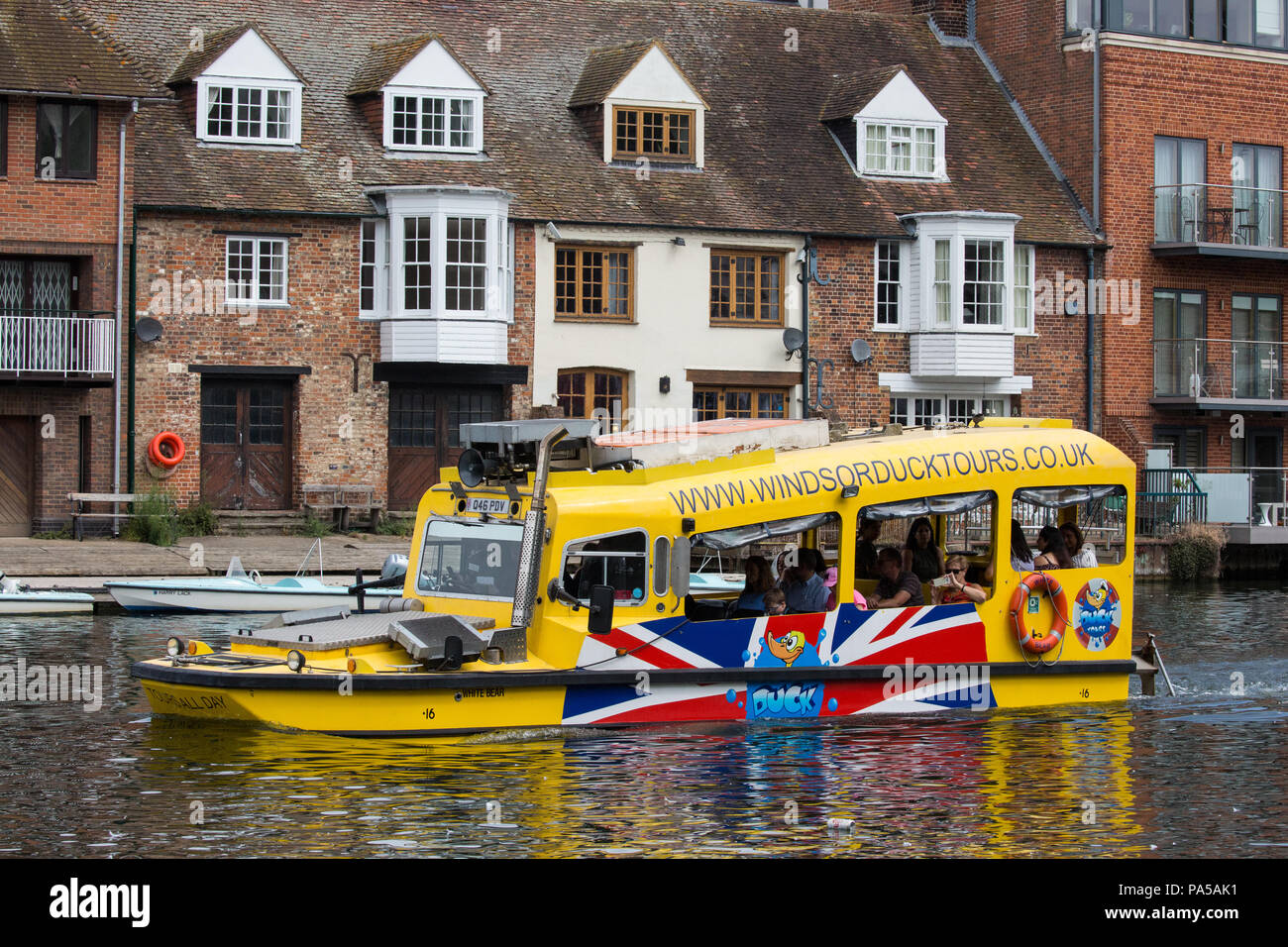 Amphibious tour bus hi-res stock photography and images - Alamy