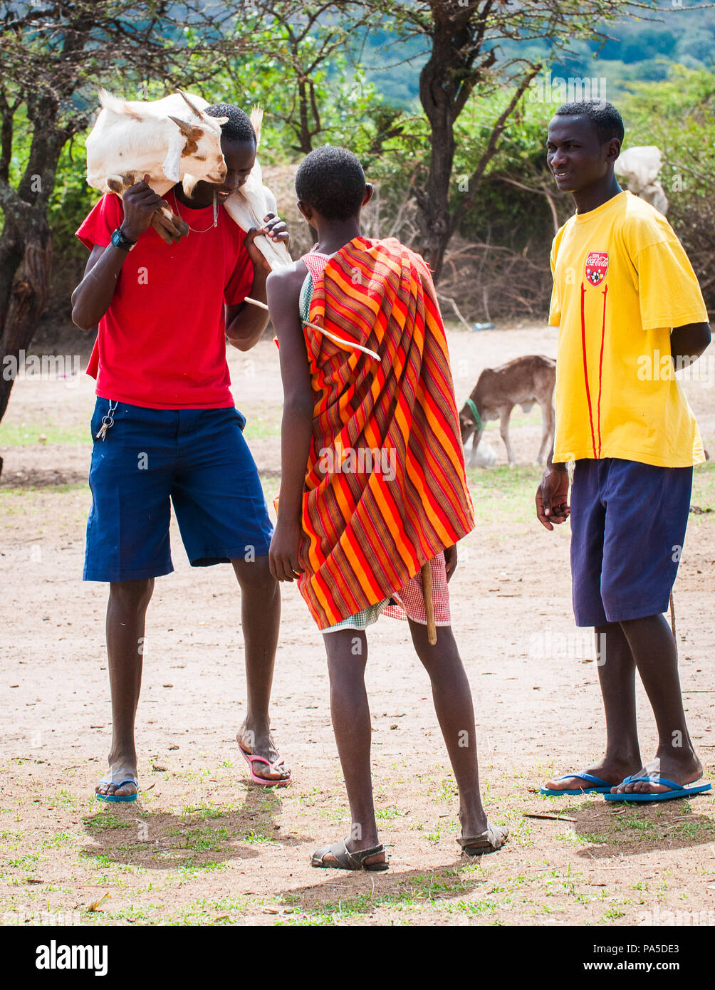 African tribe talking hi-res stock photography and images - Alamy