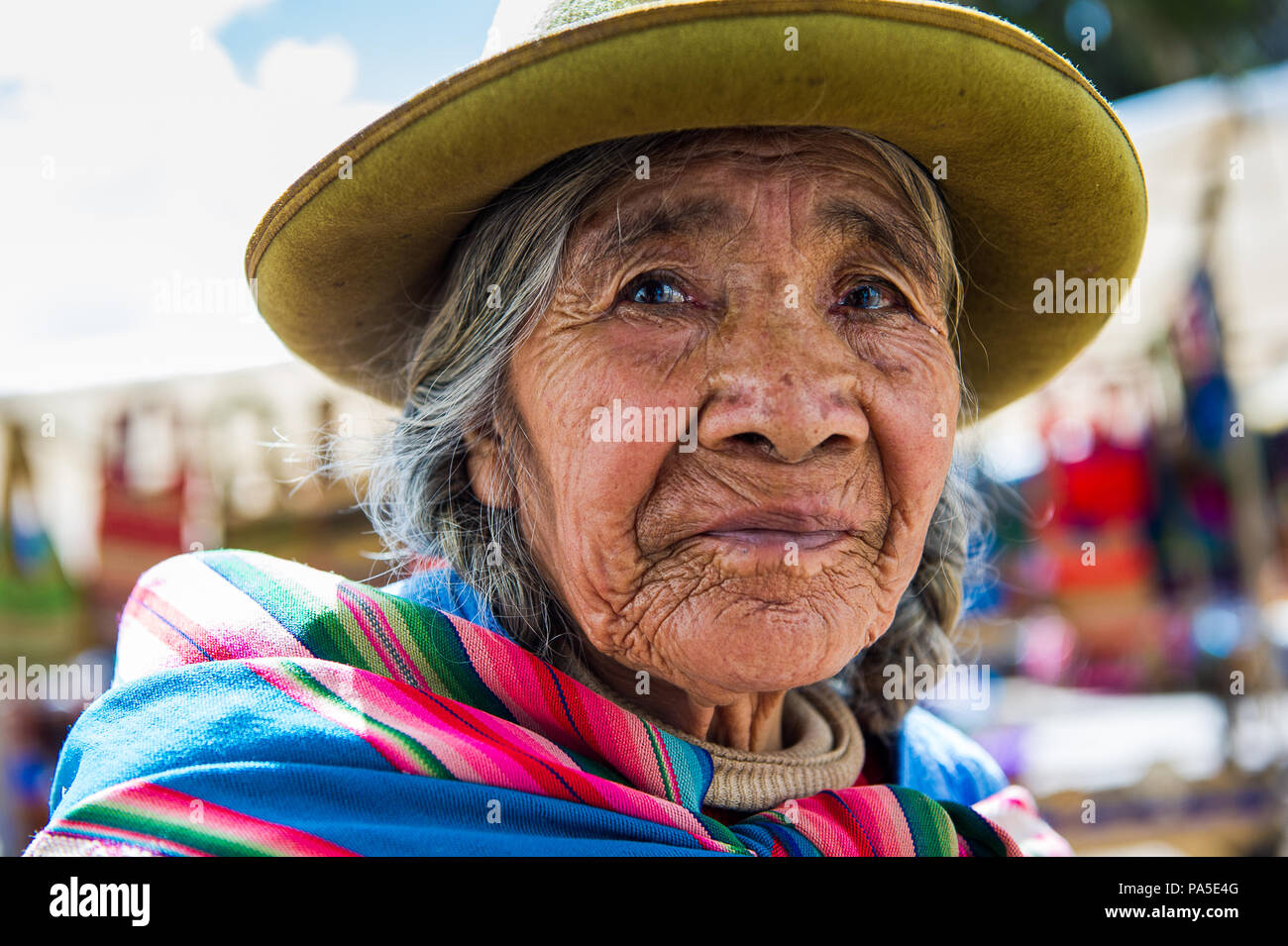 PERU - NOVEMBER 3, 2010: Unidentified Peruvian lady in the popular ...