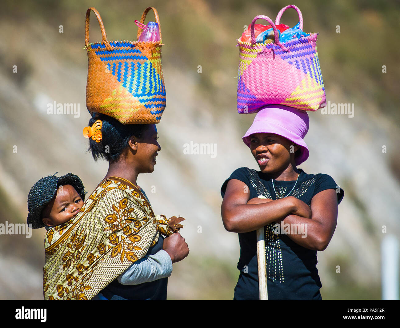 Madagascar group merina women merina hi-res stock photography and ...