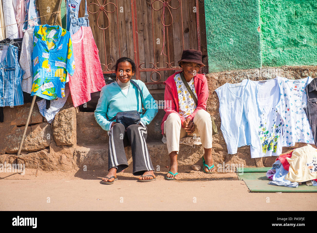 Madagascar group merina women merina hi-res stock photography and ...