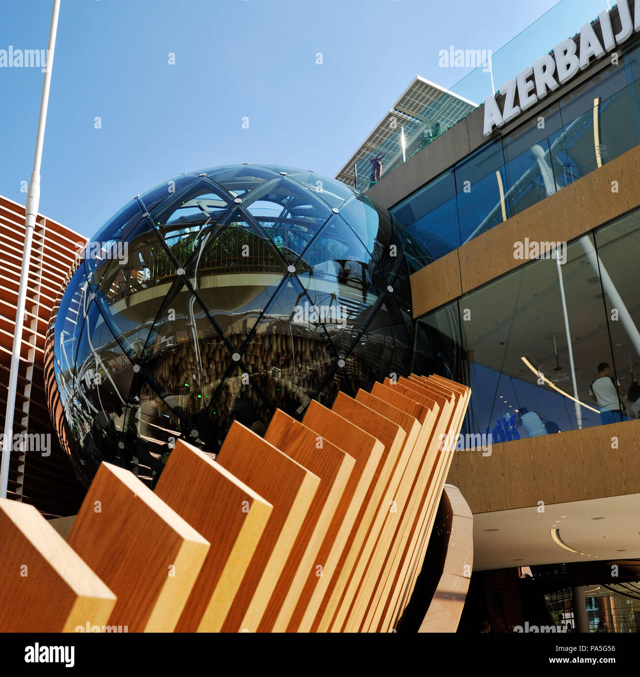 Visiting the universal exhibition hi-res stock photography and images ...