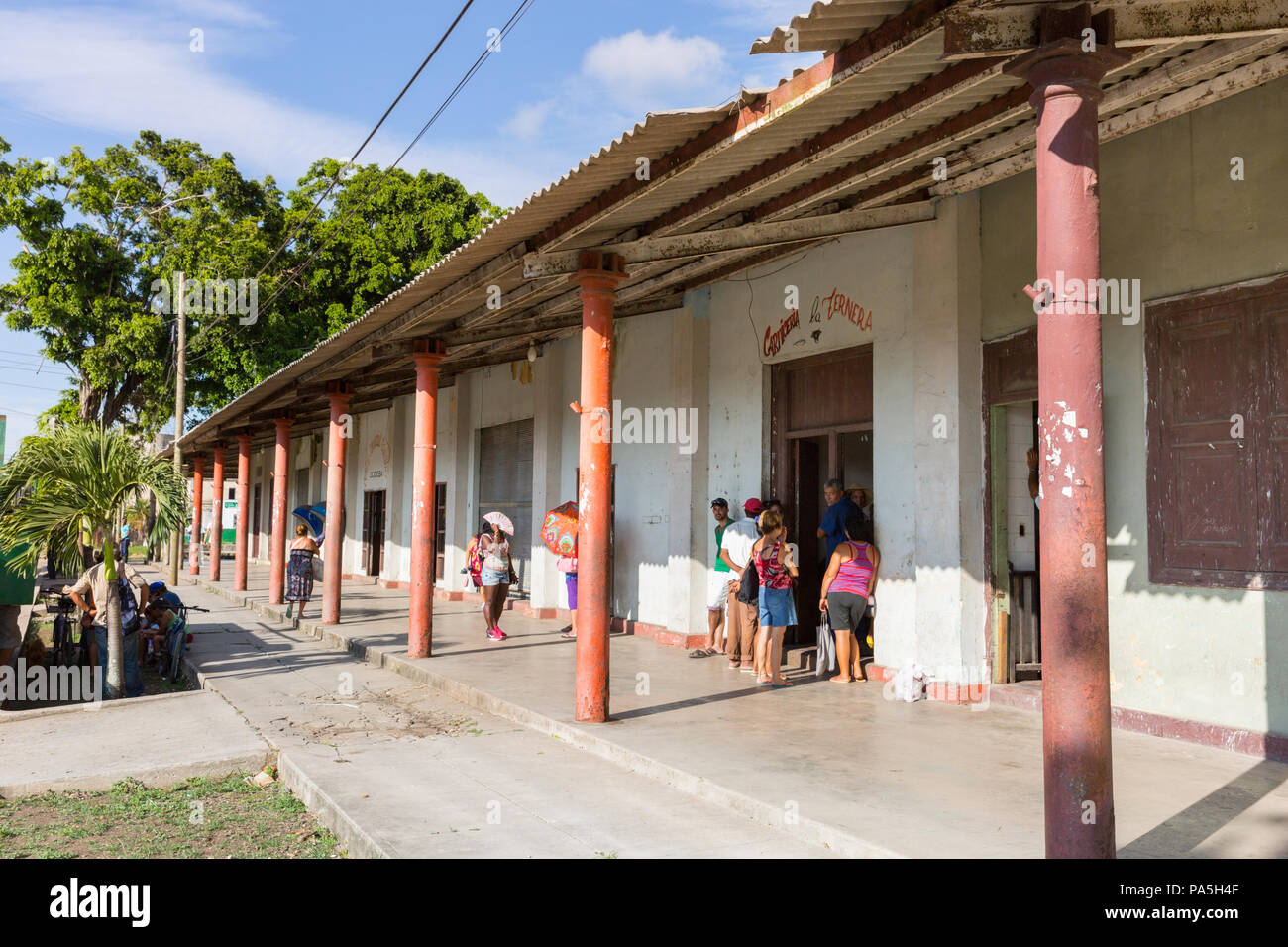 Queue outside butcher shop and government bodega in Hershey, now called ...