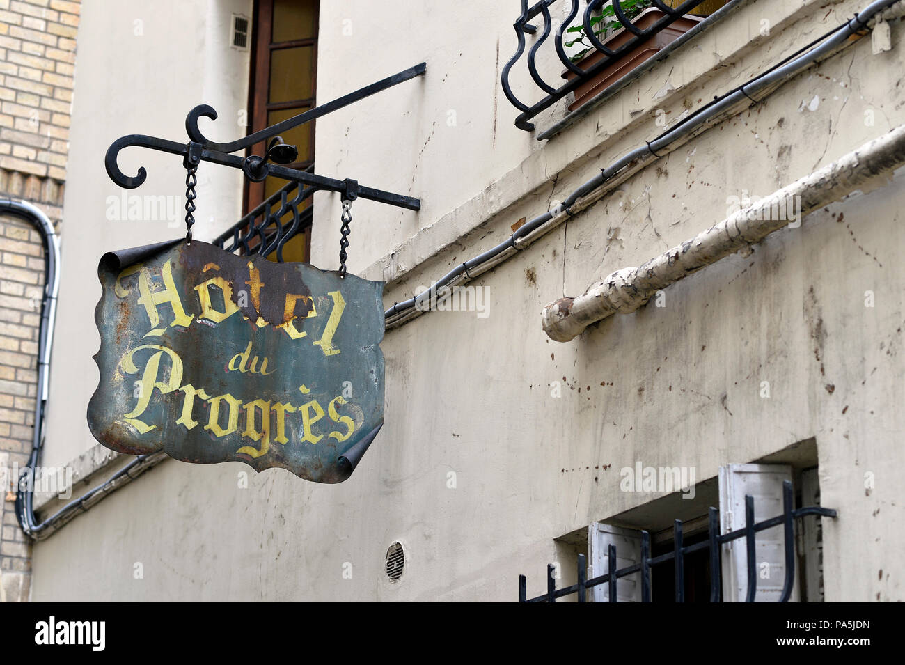 Dilapidated signage hi-res stock photography and images - Alamy