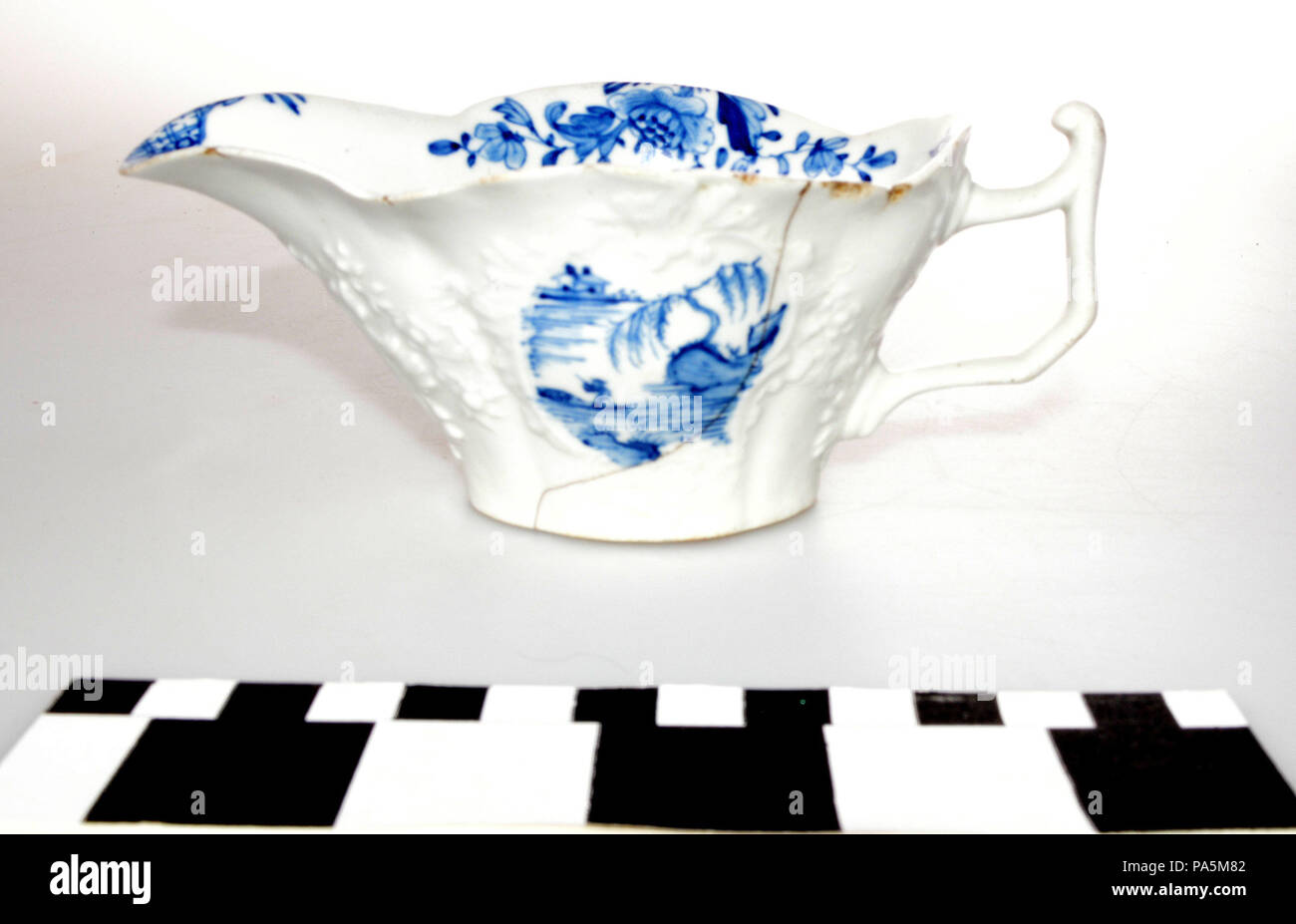 Cream boat hi-res stock photography and images - Alamy