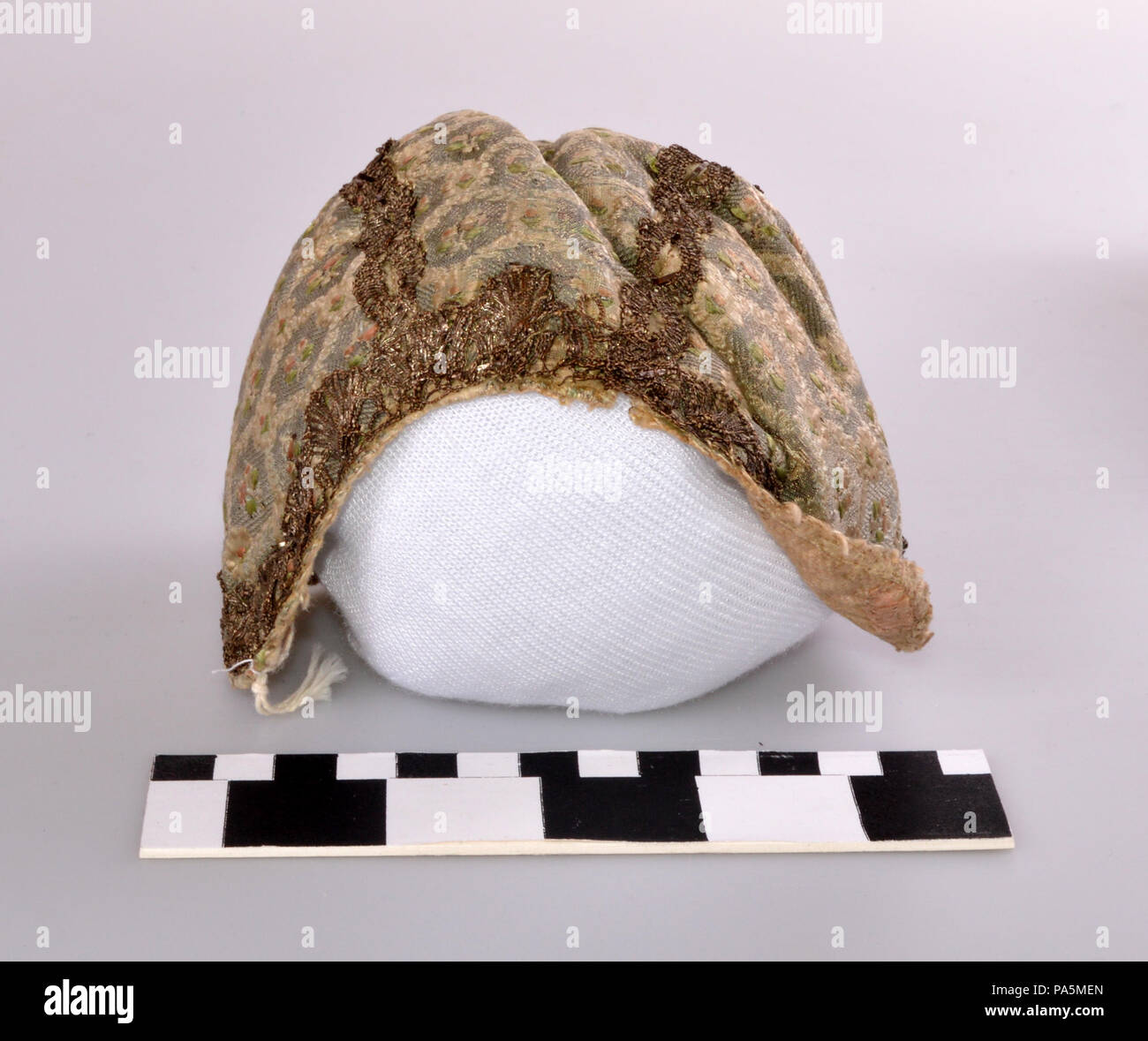 Brocade fabric hi-res stock photography and images - Alamy